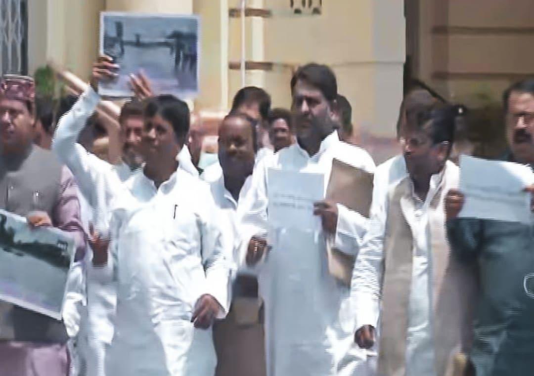 Bihar opposition leaders protest over floods, allege govt inaction ...
