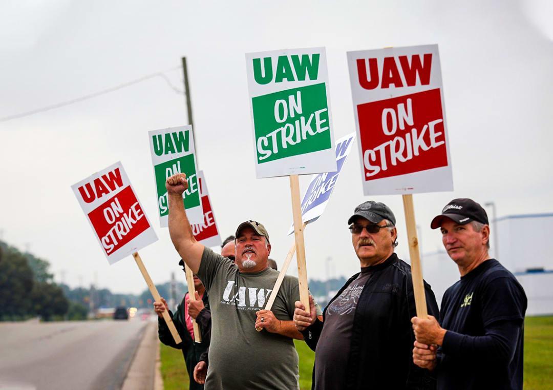 Over 46,000 UAW workers go on strike against General Motors | Business ...