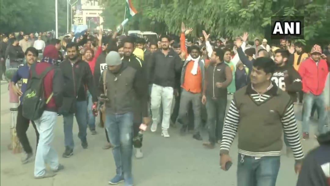 Banaras Hindu University students march in support of Citizenship Act ...