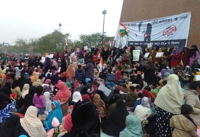 Allegations of snatching blankets from protestors not true: Lucknow Police