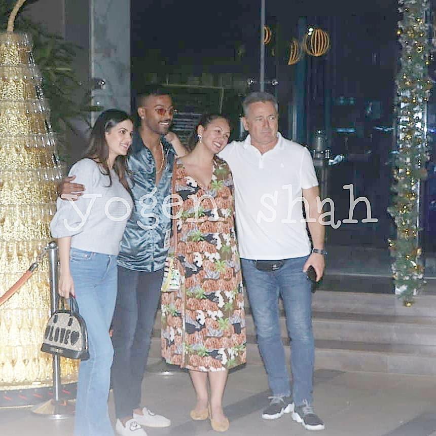 Hardik meets fiancée Nataša's family for dinner in Mumbai, pic surfaces ...