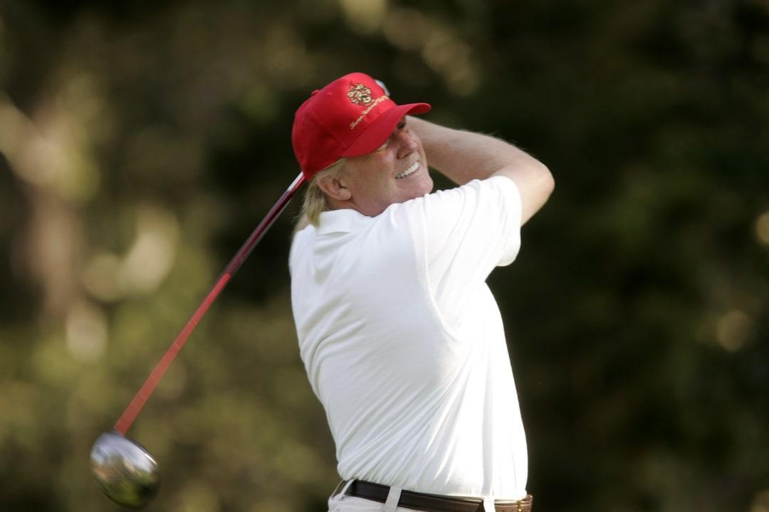 Trump seen golfing at his Virginia club as COVID-19 deaths in US near 1 ...