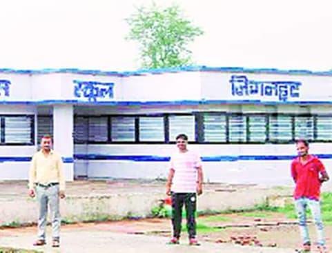 Quarantined migrants paint MP school to resemble Vande Bharat Express ...