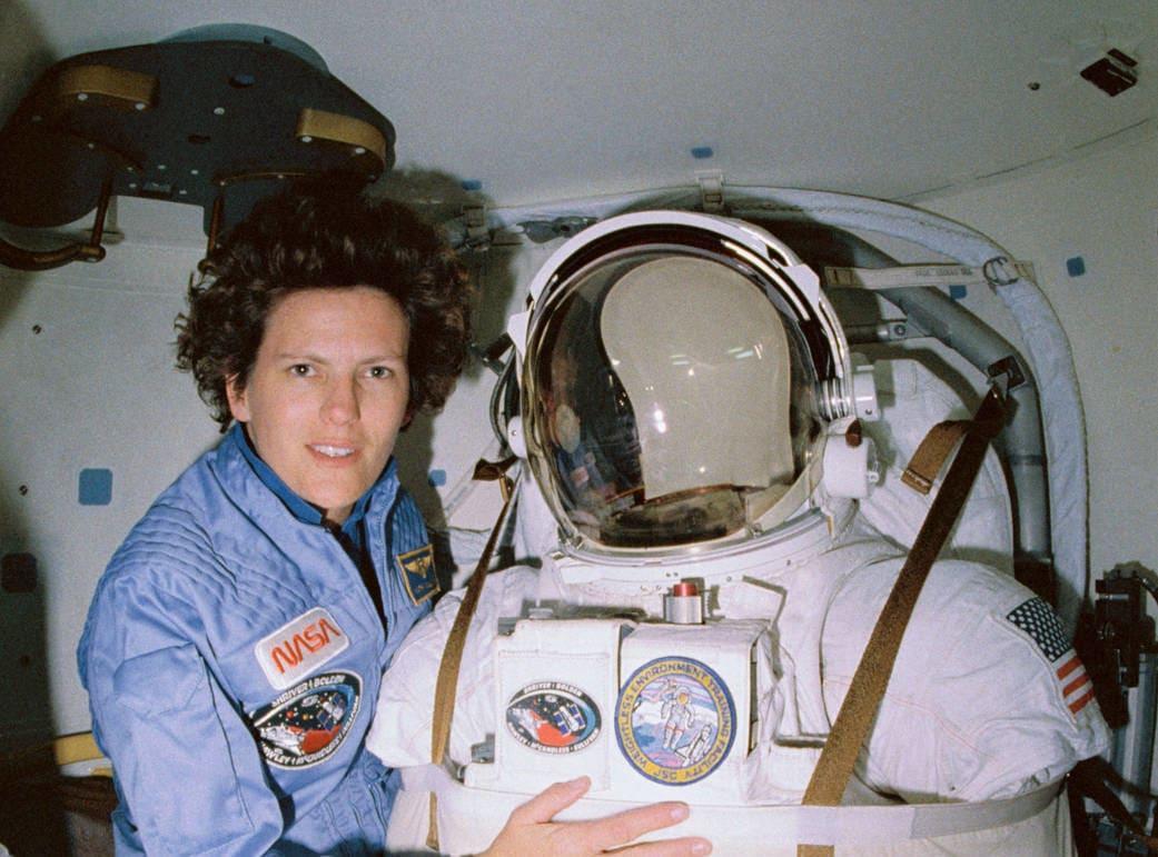 1st US woman to walk in space now 1st woman to reach deepest point in ocean