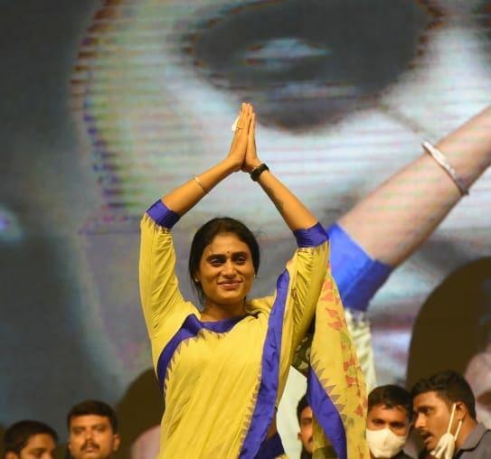 Andhra CM's sister YS Sharmila to launch her own party in T'gana