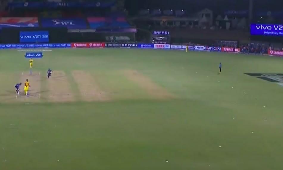 Pic of CSK's spread-out field for defending 2 vs Pollard on last ball ... Pic of CSK's spread-out field for defending 2 vs Pollard on last ball ...