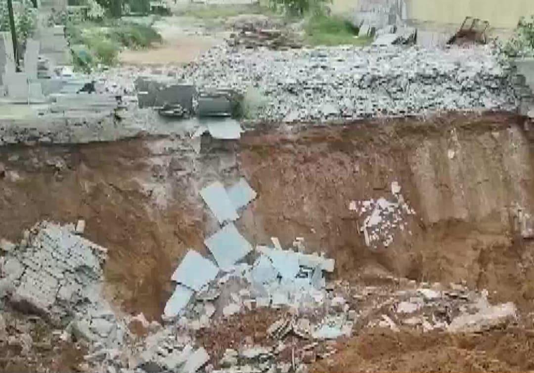 5 including minor killed as soil mound collapses at construction site in Raj | National News ...