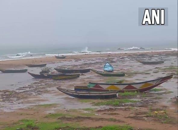 3 killed in Odisha and Andhra as Cyclone Gulab weakens into deep ...