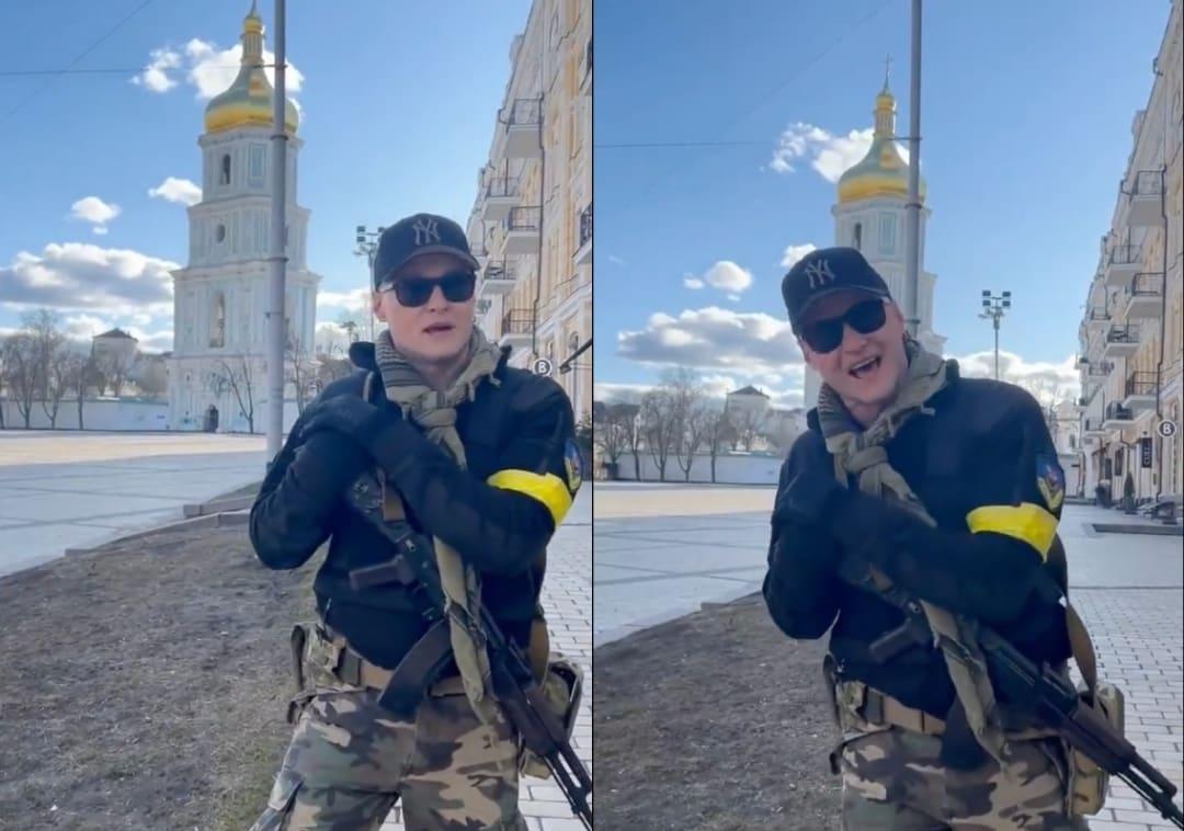Ukrainian singer joins army, sings on deserted Kyiv street; video goes ...