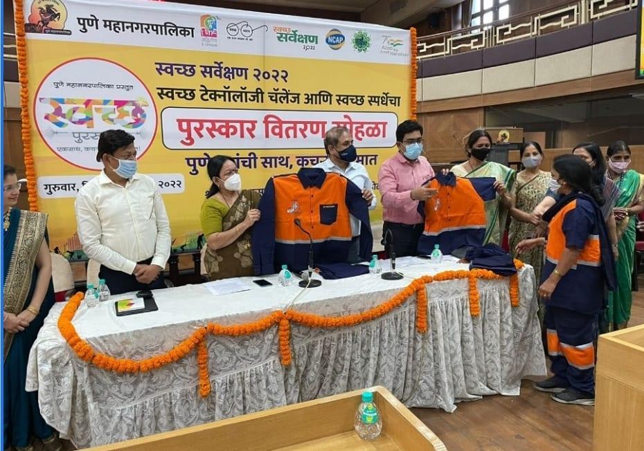 PMC distributes new uniforms with safety features to cleaners