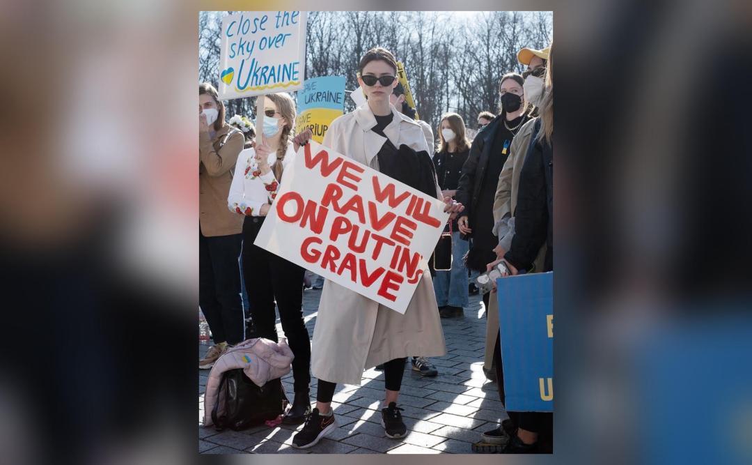 Pic of woman holding 'We will rave on Putin's grave' poster goes viral ...