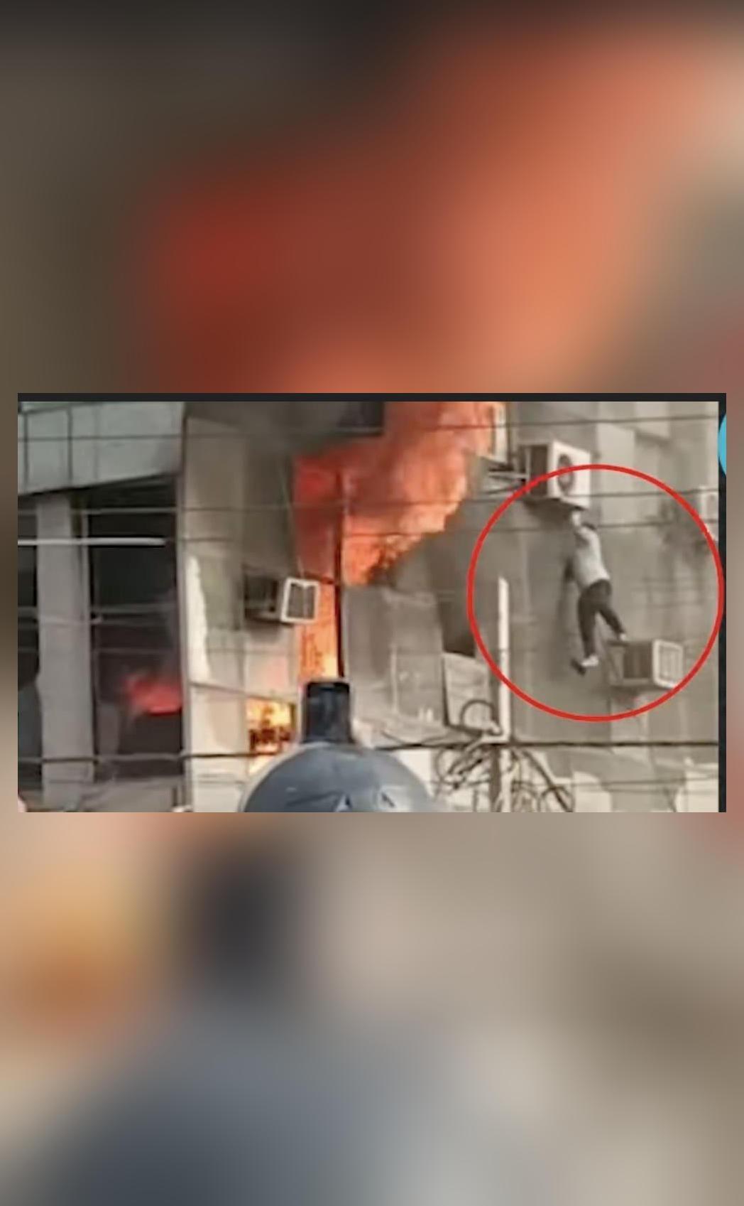 Video captures the moment people jumped from burning Delhi building ...