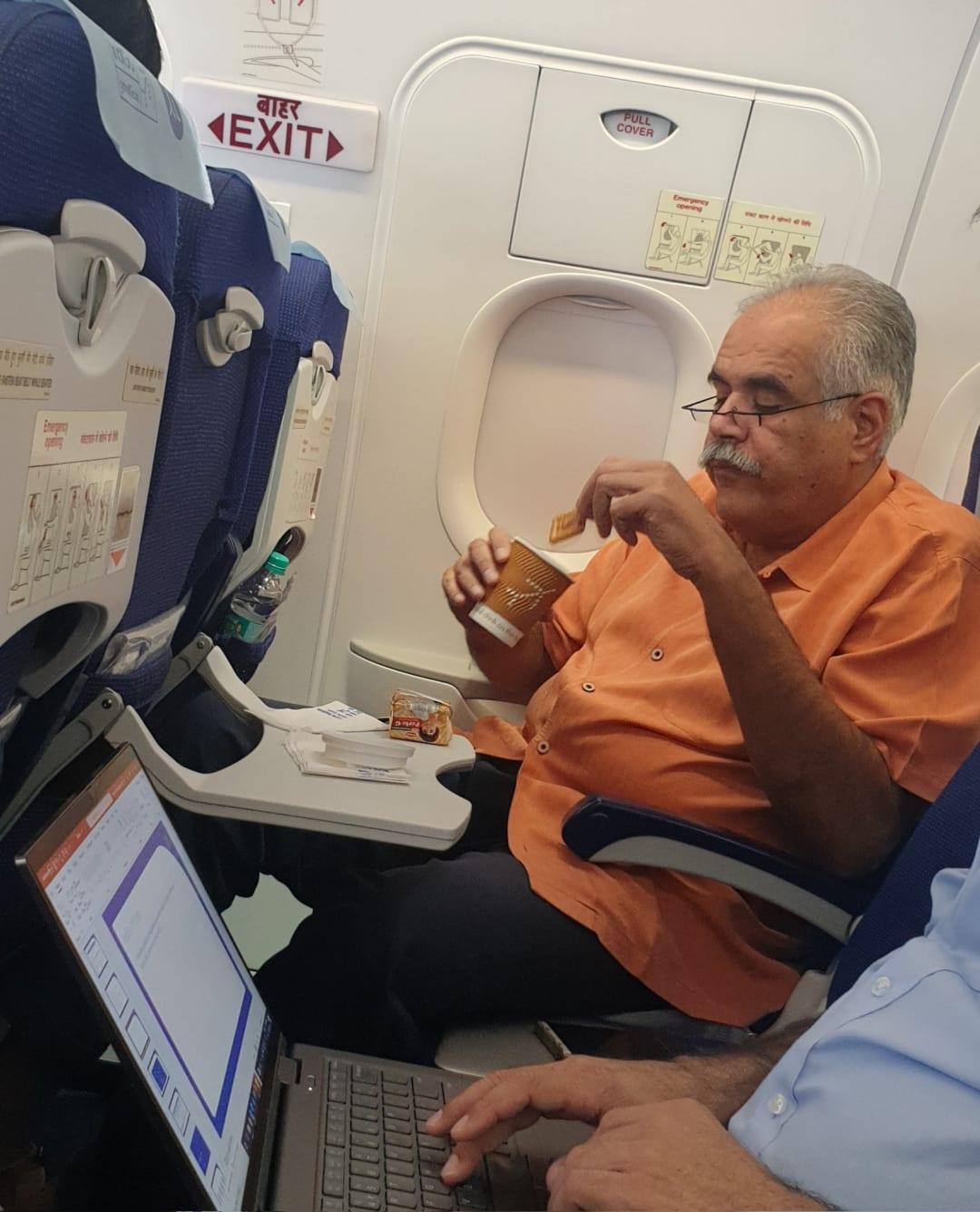 Journalist shares pic of IndiGo MD having biscuit & tea onboard ...