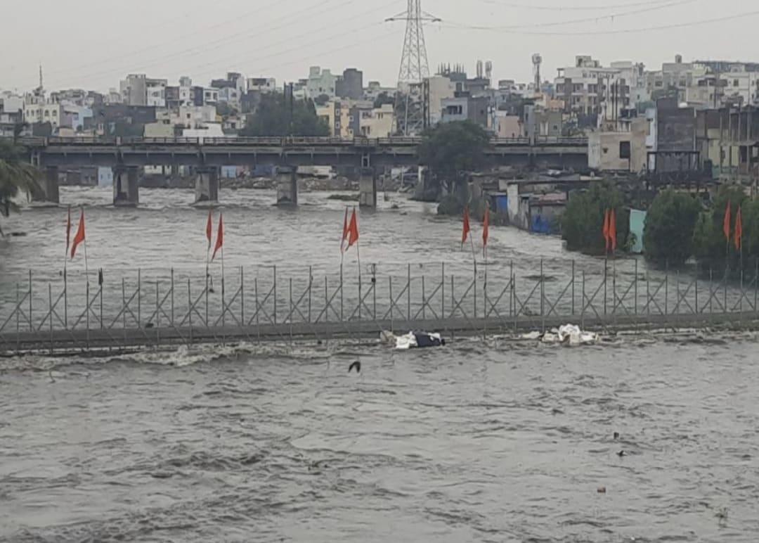 GHMC evacuates 1,500 people residing near Musi river downstream ...