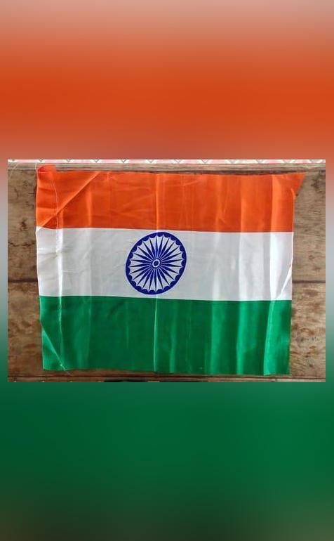 Locals claim BBMP is selling faulty national flags in Bengaluru