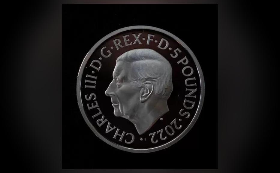 What does 'CHARLES III • D • G • REX • F • D • 5 POUNDS • 2022' on new ...