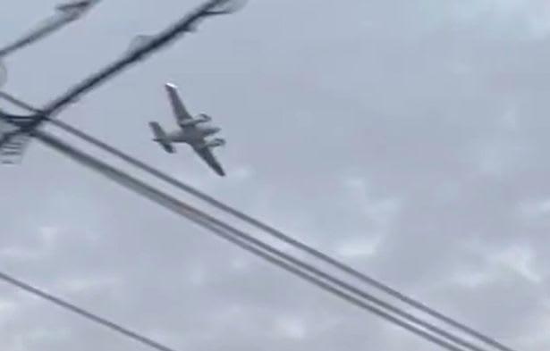 Pilot allegedly steals plane, threatens to crash it into US Walmart ...