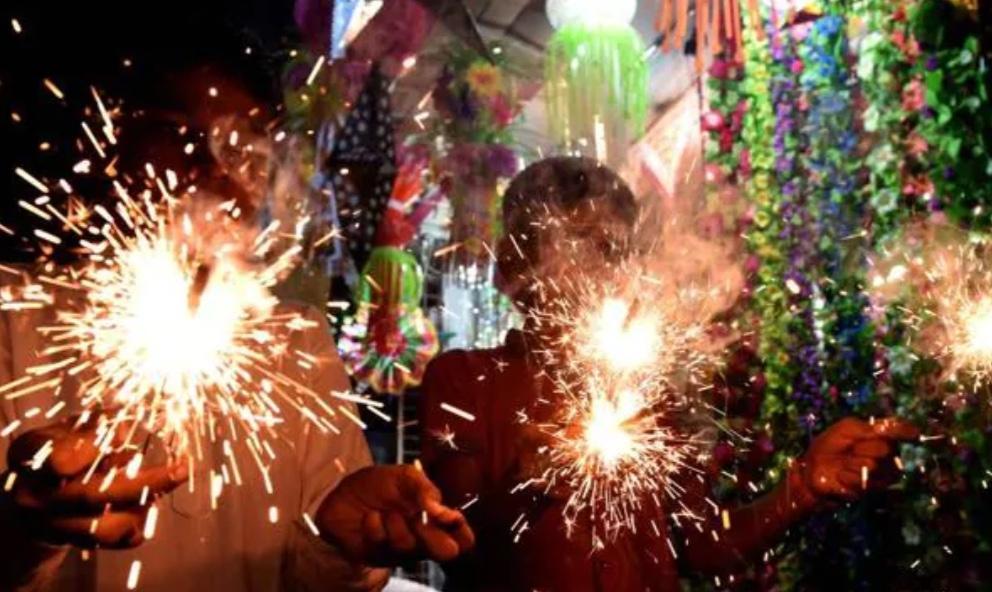 Mumbai Police warns against sale of firecrackers without licence