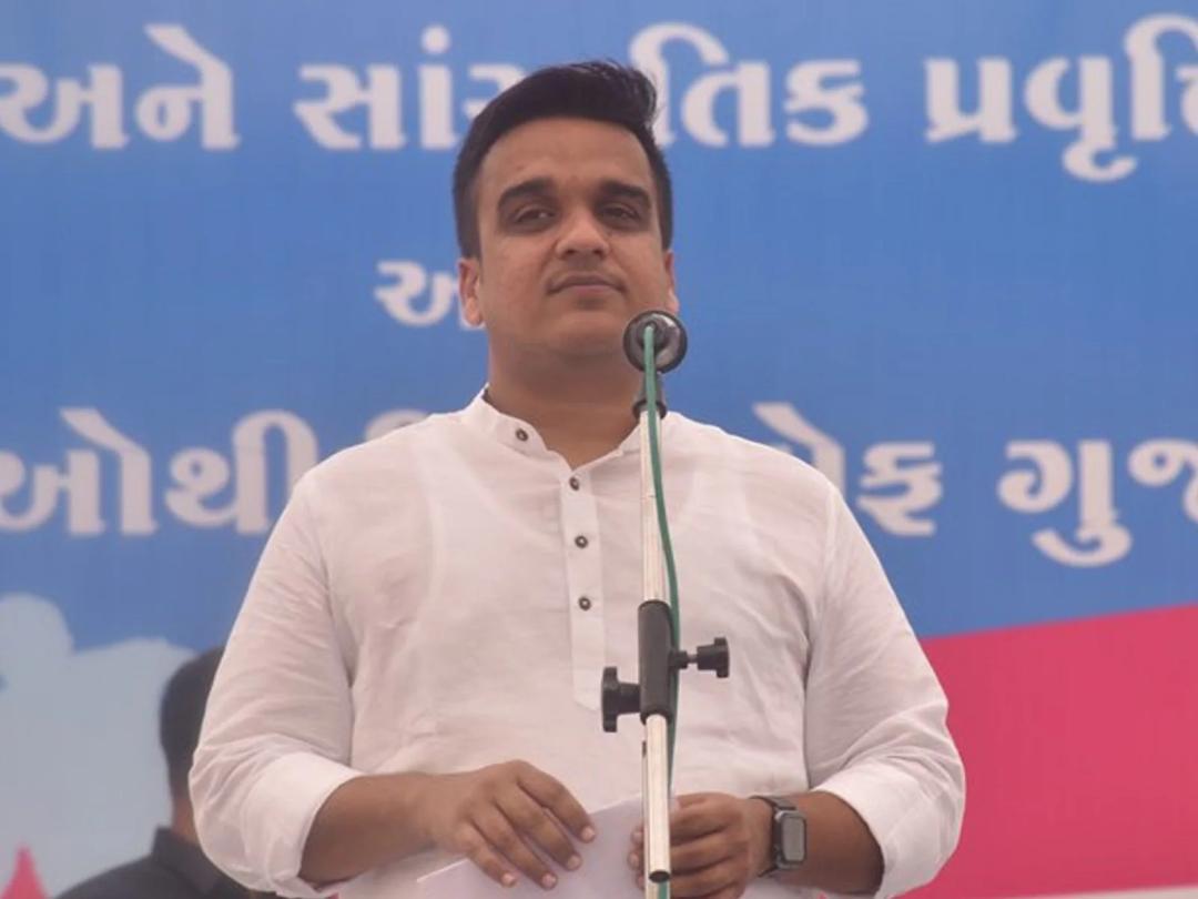 AAP sending black money through hawala & angadia: Gujarat Home Minister ...