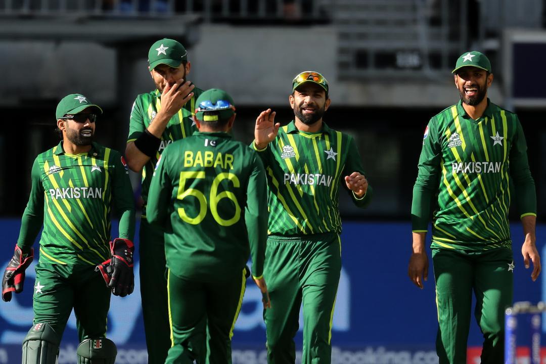 Pak record their 1st win in T20 WC 2022, chase 92-run target in 13.5 ...