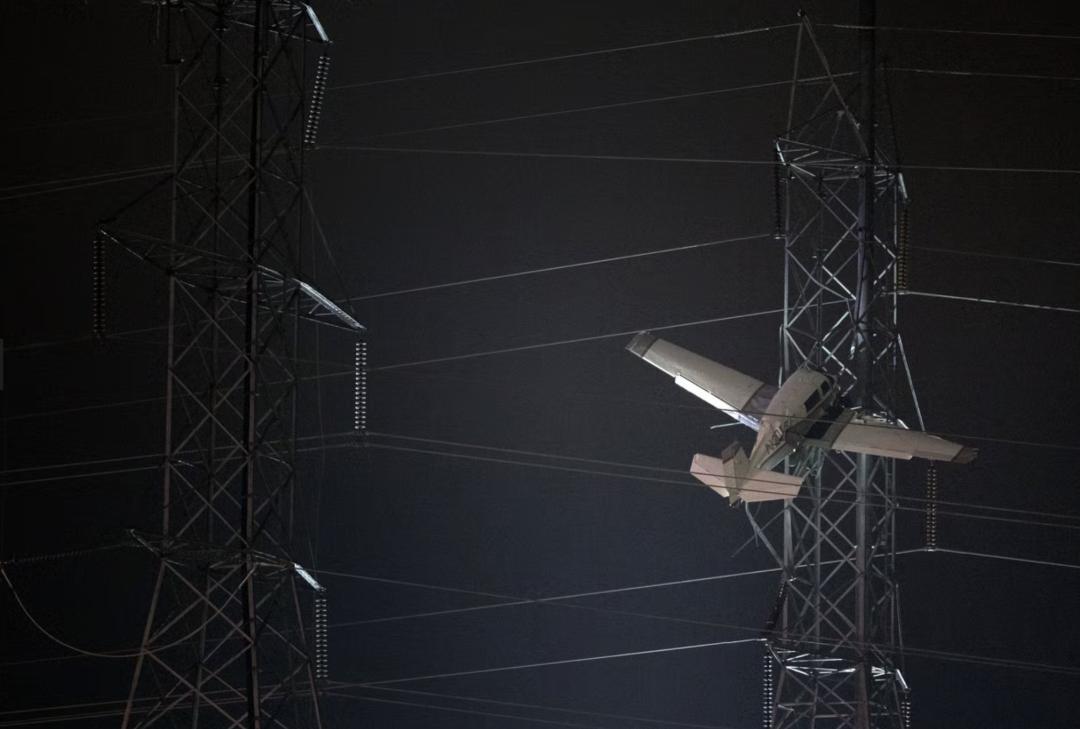 Plane crashes into power lines in US, cuts off electricity for 80,000 ...