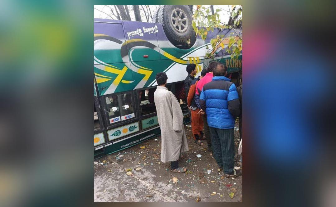 Bus meets with an accident in J&K's Handwara; 20 people injured ...