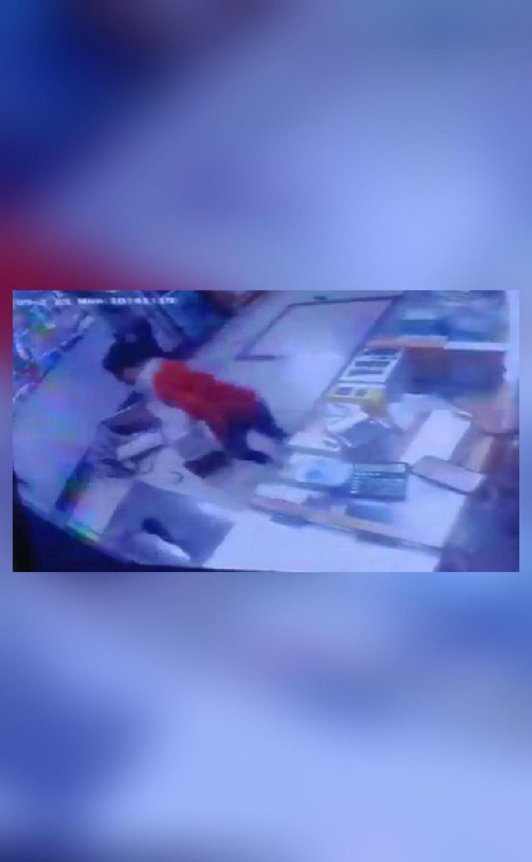 'Koyta Gang' vandalises shops in Pune mobile market; CCTV video emerges