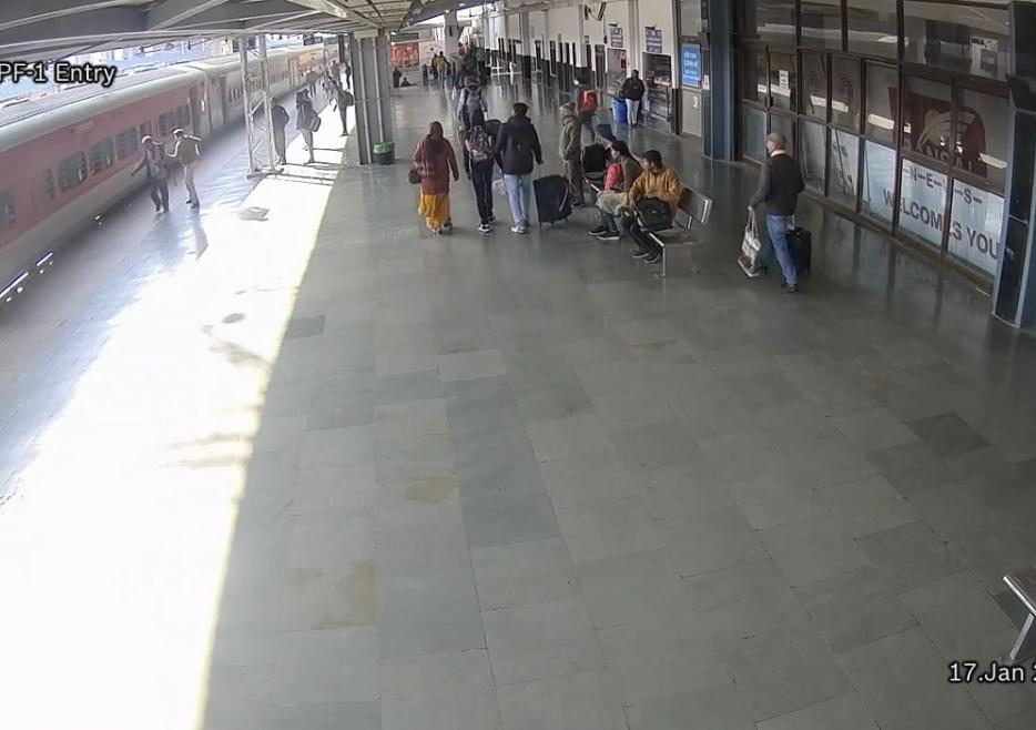 Man stuck between train & platform in MP rescued; video surfaces ...