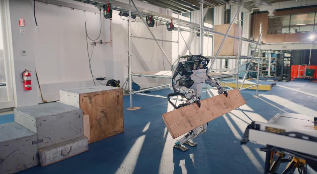 New video shows Boston Dynamics robot helping in construction work