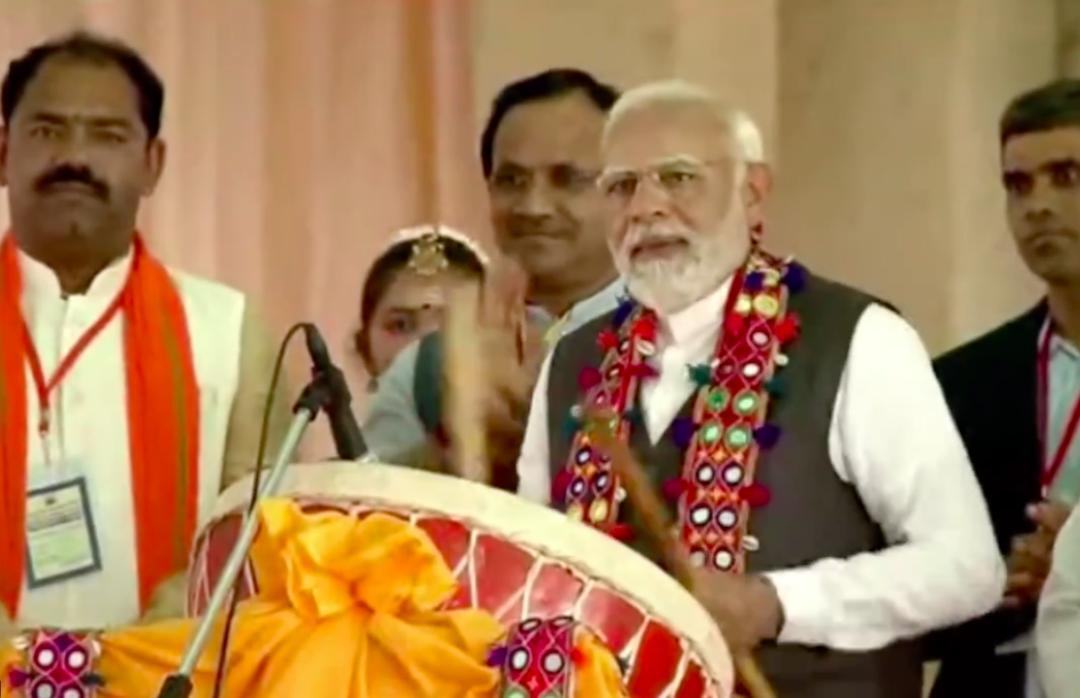 PM Modi plays traditional drums in Karnataka; video surfaces