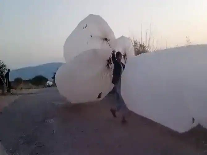 People in Pakistan fill cooking gas in huge plastic balloons amid ...
