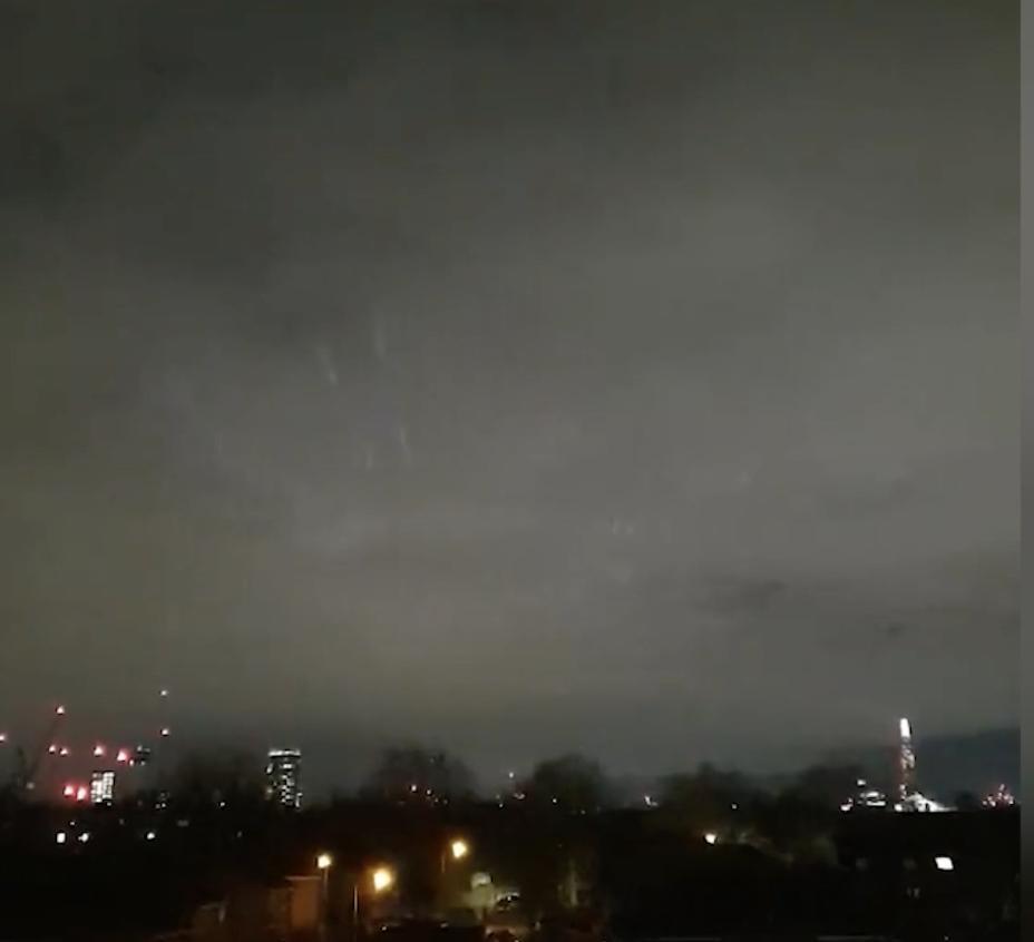 Mysterious lights seen over London skies, video surfaces ...