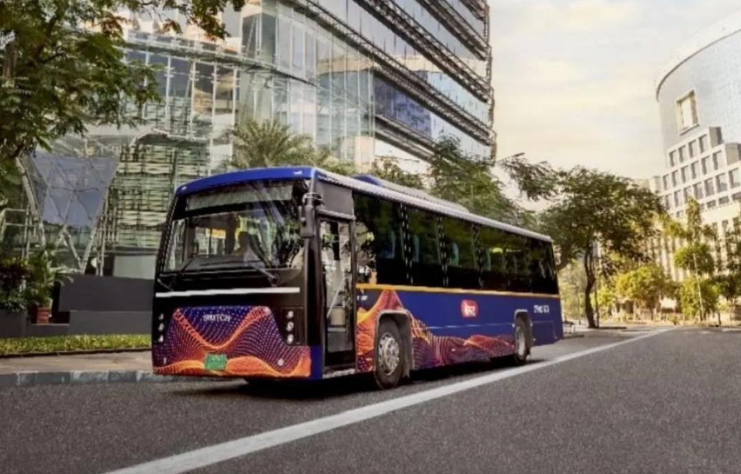 New AC electric bus to operate between CSMT and Free Press House