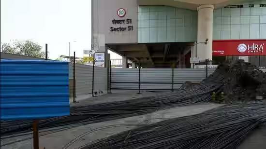 Work on skywalk connecting Aqua Line & Blue Line in Noida begins ...