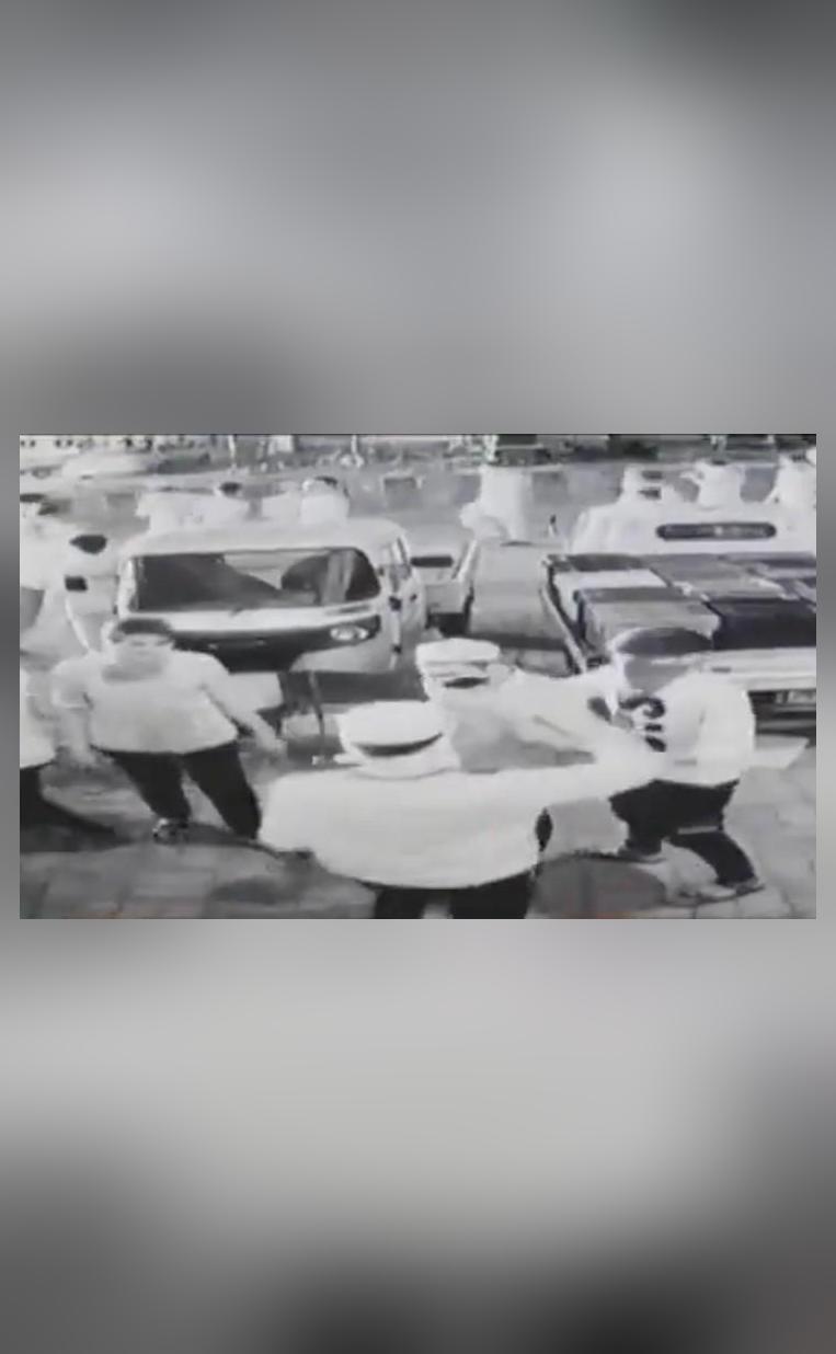Mob tries to destroy CCTV camera amid clash in Maha; video out ...