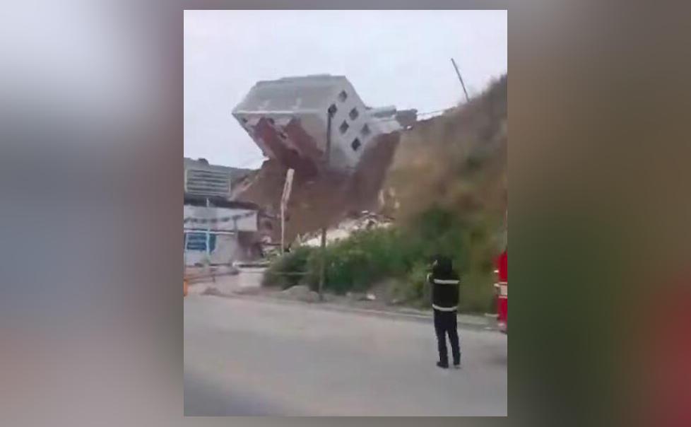 Building collapses after landslide in Mexico; video surfaces