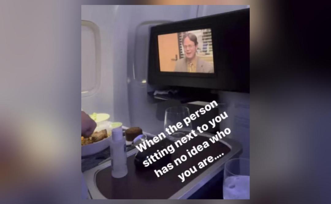 Man recognises Rainn while watching The Office in flight, clip out ...