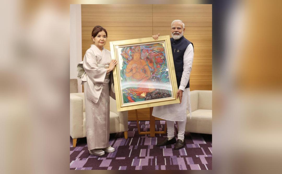 Japanese artist Hiroko gifts painting to PM Modi, pic surfaces