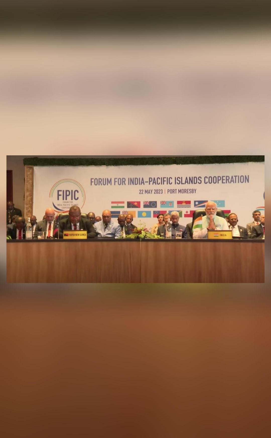 PM Modi joins Papua New Guinea PM in prayer meet, video surfaces | World News | Inshorts