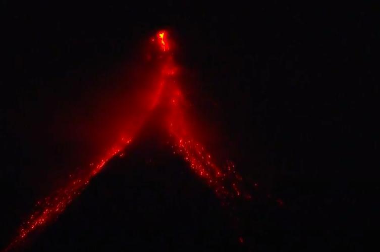 Most active Philippine volcano spews lava, thousands ready to flee ...