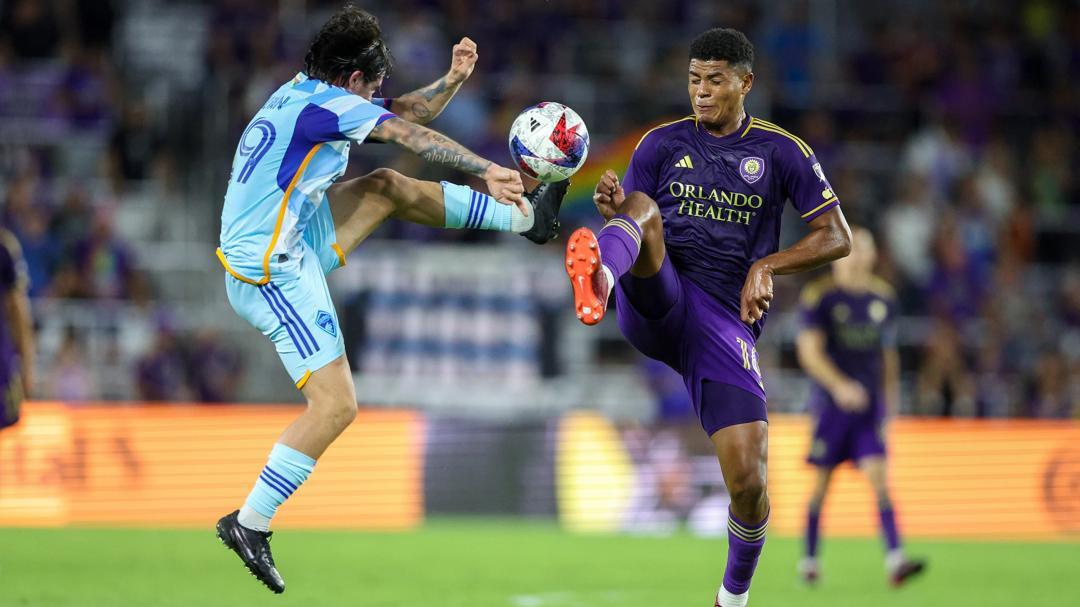 MLS posts video of 'karate kick foul' that got an instant red card ...