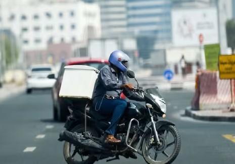 Food delivery boy dies after car hits bike, drags him for 100 metres in ...
