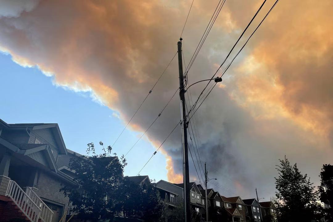 Satellite footage shows Canada wildfires smoke drifting towards US