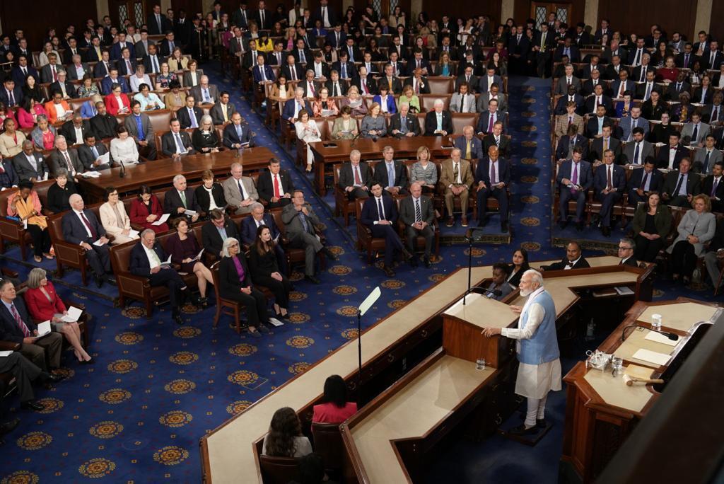 US politicians give 15 standing ovations, chant 'Modi, Modi' as PM ...