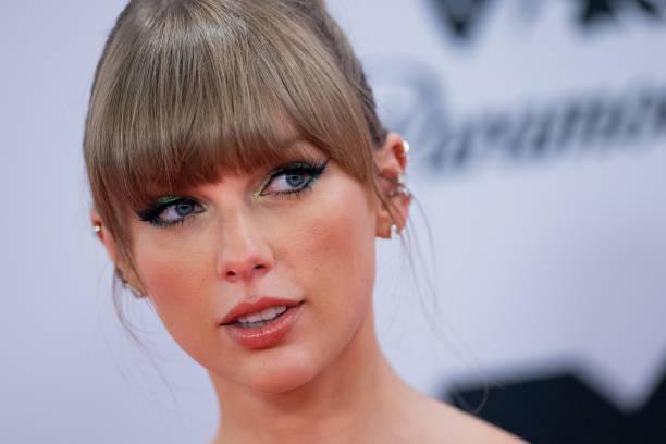 Why has singer Taylor Swift featured in the US economic report?