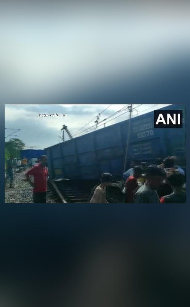 8 wagons, brake van of goods train derails in Chhattisgarh