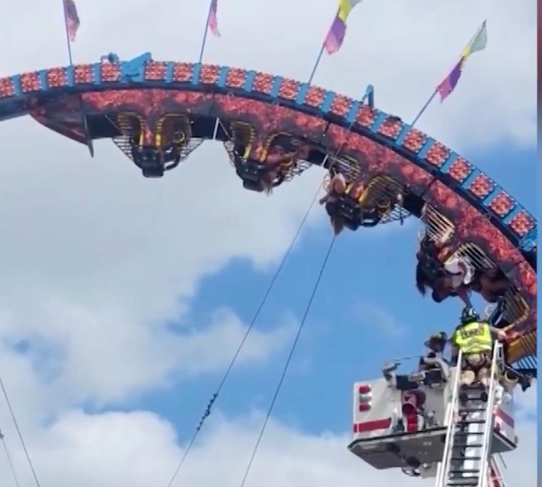 Rollercoaster riders stuck upside down for hours in US, video out