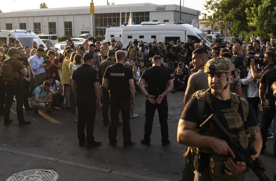 Man dies after detonating explosive device at court in Ukraine | World ...