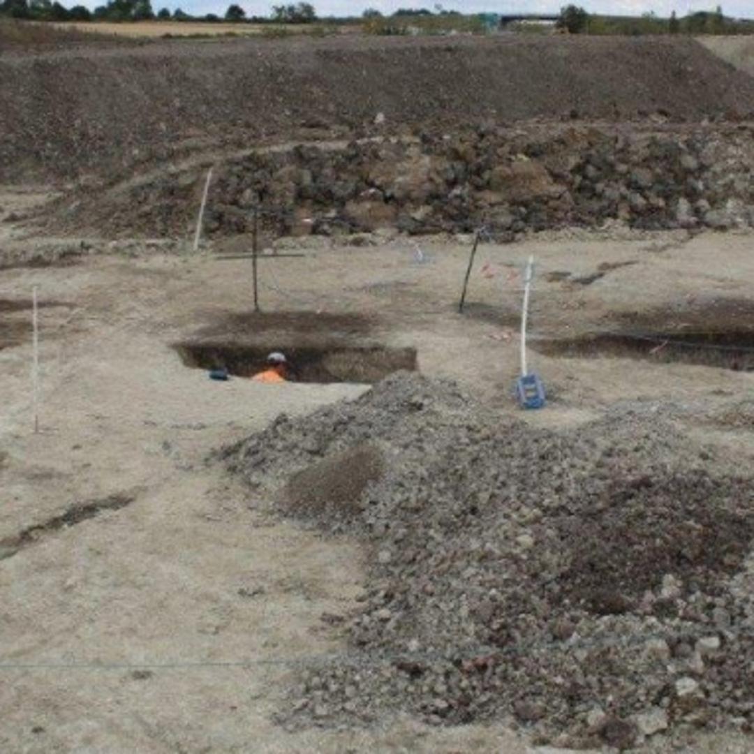 25 strange pits from around 8,500 years ago discovered near London