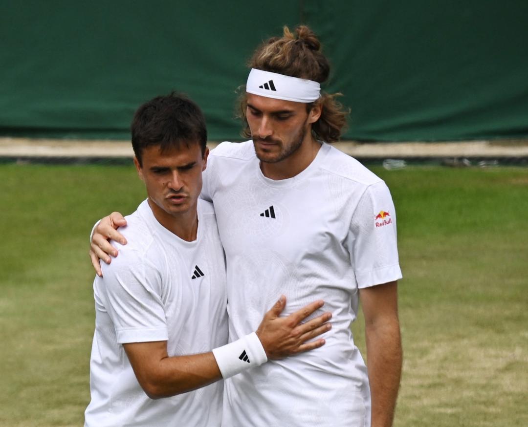 Tsitsipas brothers lose 6 straight games, out in doubles 1st round